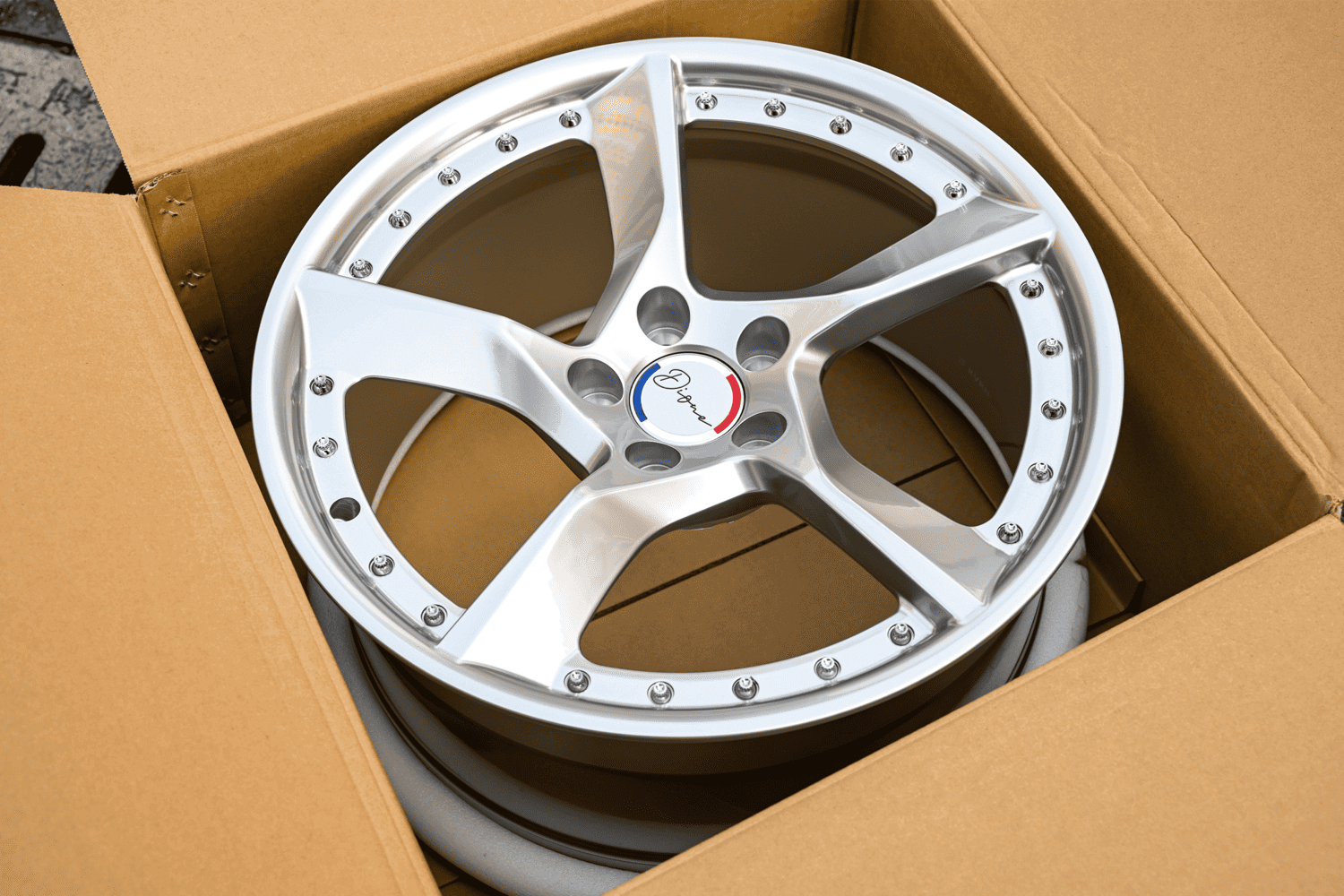 Custom Gloss Silver Ferrari Testarossa Wheels | RV-MF01 – RVRN WHEELS